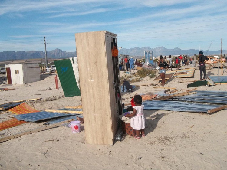 Activists and Cape Town law enforcement clash in Khayelitsha | GroundUp Activists and Cape Town law enforcement clash in Khayelitsha | GroundUp